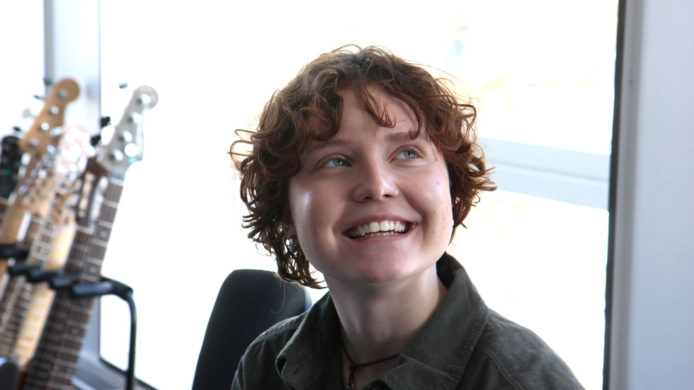 19-åringen startade popband med pensionärer