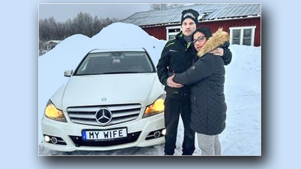 Han hyllar sin fru med en personlig registreringsskylt: ”Jag är stolt över henne”