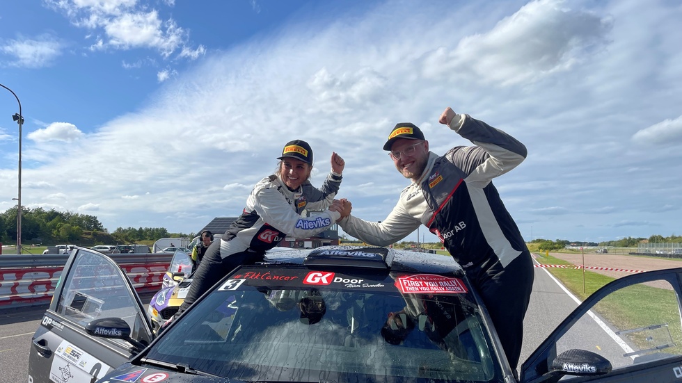 BILDEXTRA: Vinnarens hyllning efter motorfesten i Linköping