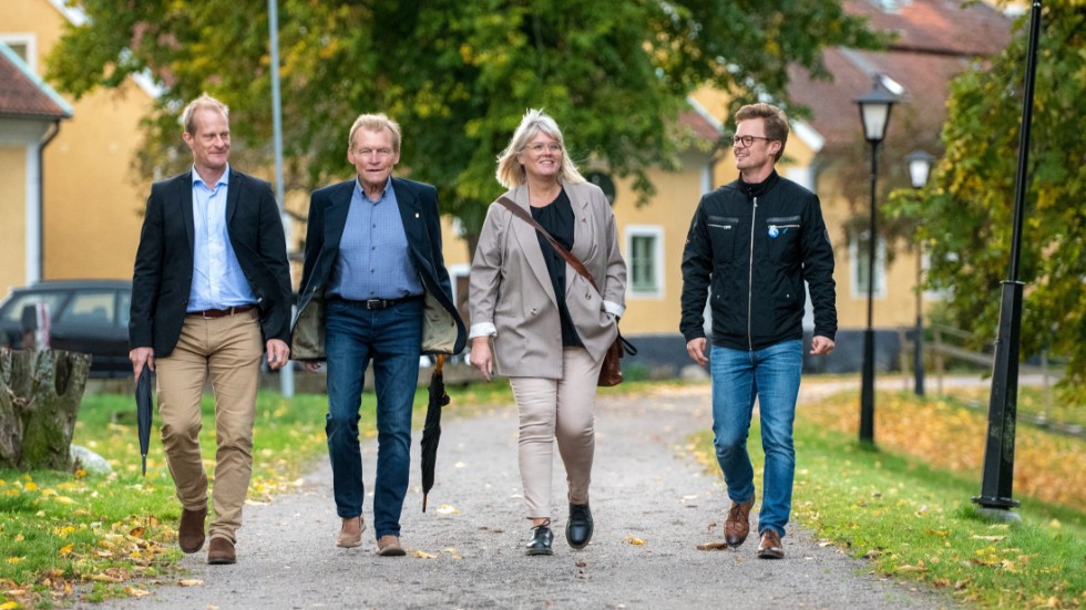 Den nya "regeringen" i Finspång presenterades • S dissade V och KD: "Står närmare Liberalerna"