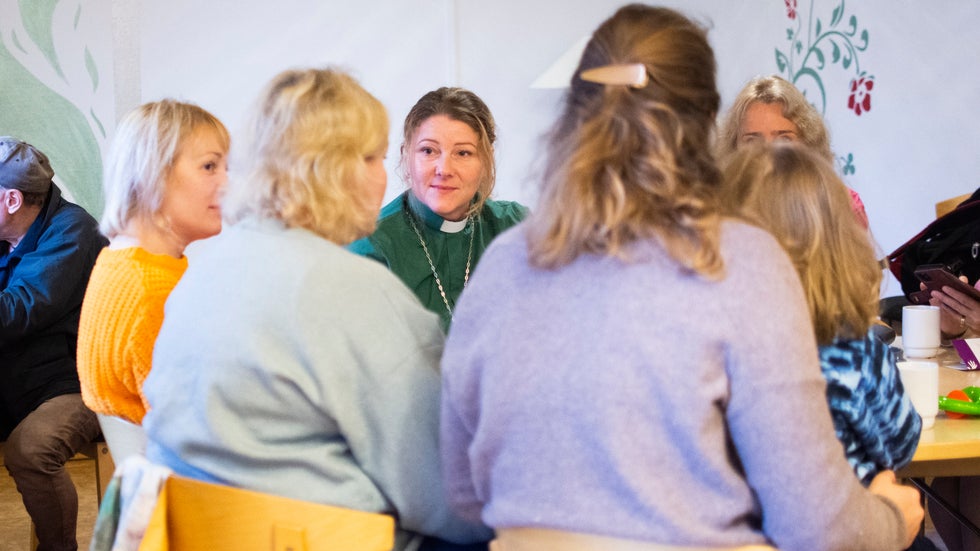 Här bekämpas ensamheten • Svenskar och ukrainare möts • Anna-Stina Lind ...