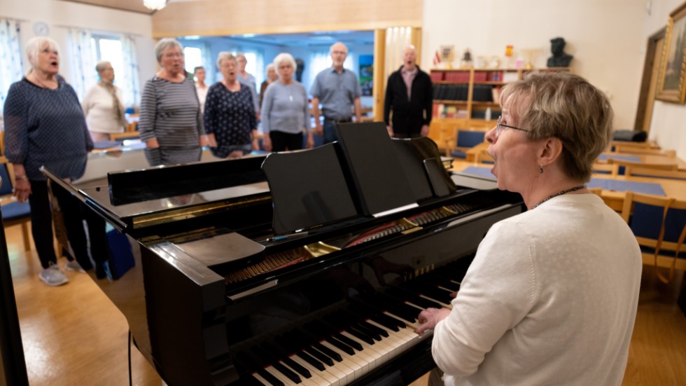 Ann-Christin firar 40 år som körledare och sångerska