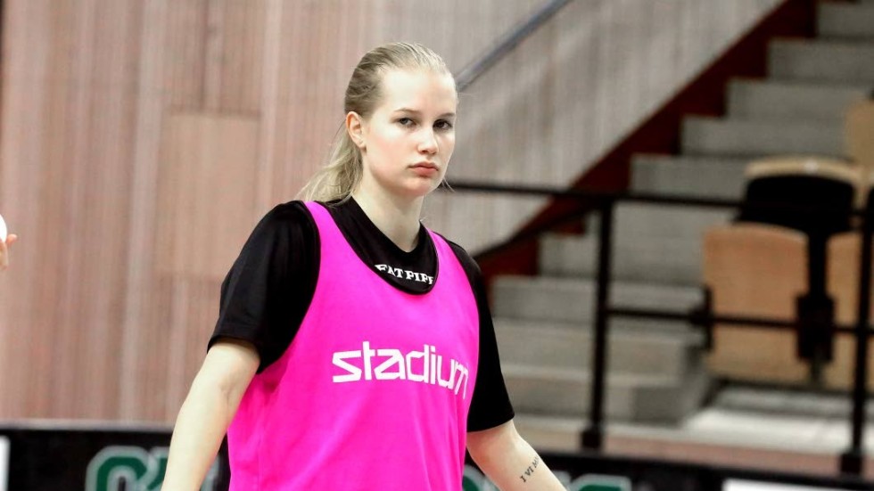 Saknade eldsjälen hyllades stort i Hemse ishall