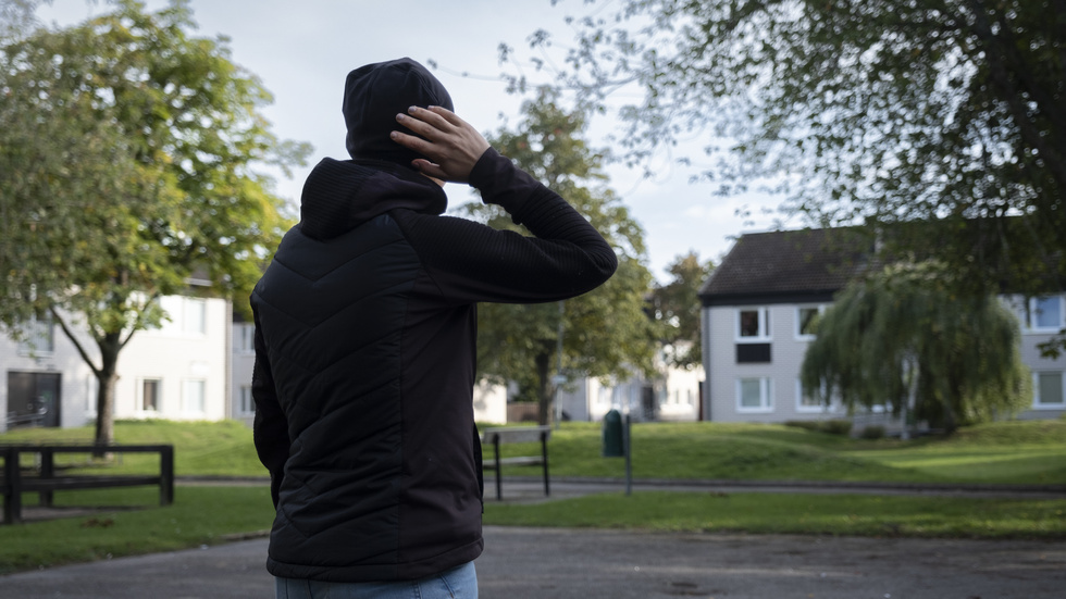 Emina, 21, ville inte gifta sig – knivhöggs framför dottern