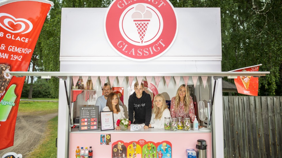 TV-kändis öppnar glasskiosk med familjen i Uppsala