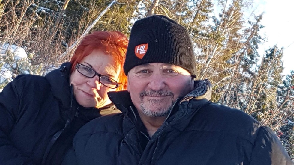 Hon gick ut på trappen – då kom vargarna springande