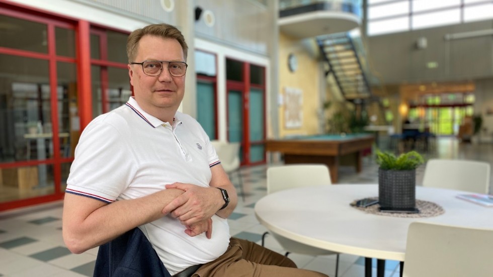 S och M i konflikt om vem som får stå på Ica-torget • S: " Han spelar ...