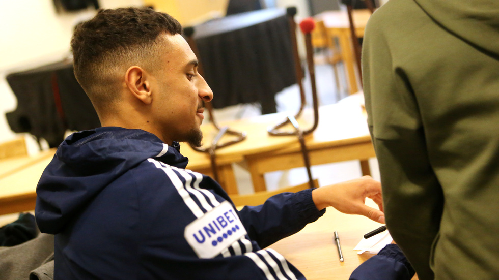 IFK-spelaren tillbaka på skolan där han växte upp: "Jag njuter"