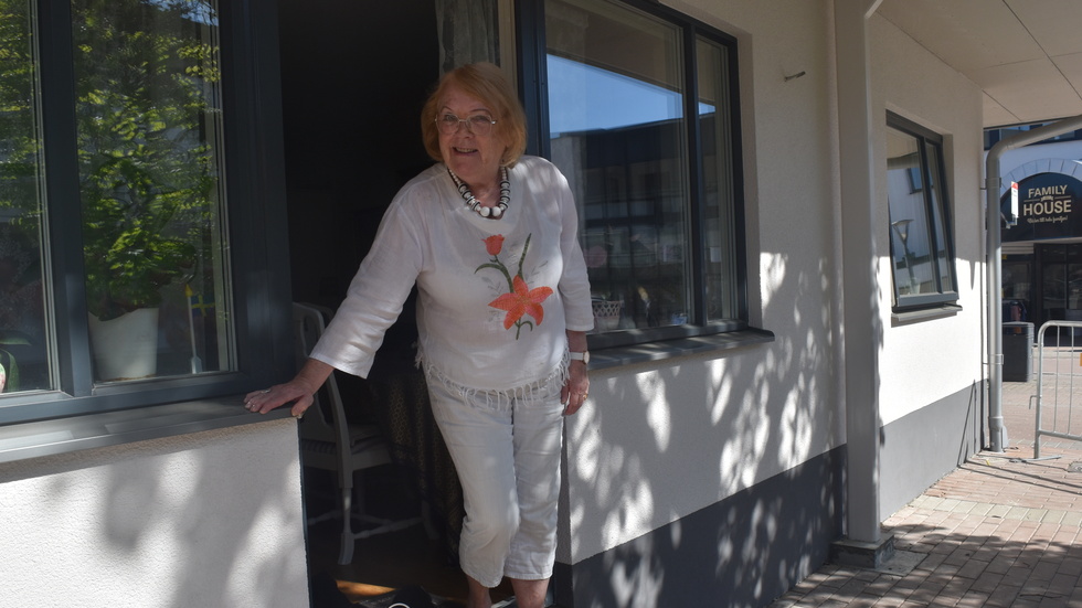 Kerstin föll handlöst från altandörren – fallet ska upp i rätten