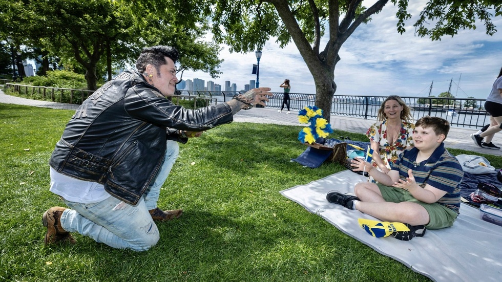 TV: Brolles hälsning till Skelleftebona – direkt från New York