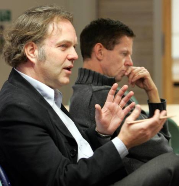 Fembro slutar som teaterchef