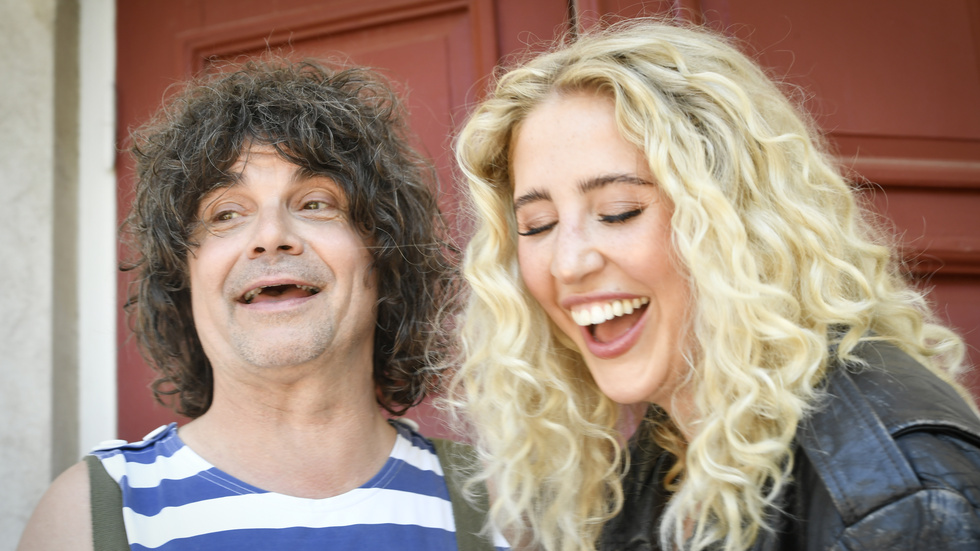 Vad sägs om The Wannadies frontfigur?