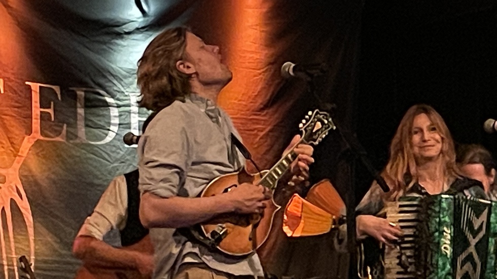 Fullt till sista stolen på musikalisk resa med West of Eden