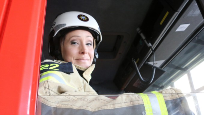 Magdalena blir brandman: "Vill jobba med människor och sjukvård"