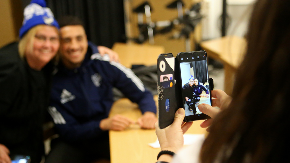 IFK-spelaren tillbaka på skolan där han växte upp: "Jag njuter"