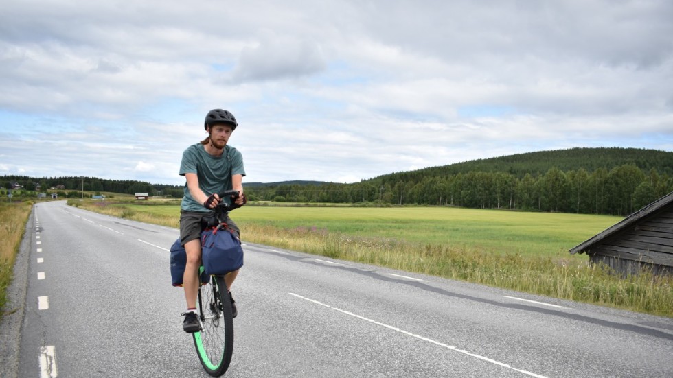 På enhjuling genom Sverige: Marcus, 21, från Skråmträsk samlar in ...
