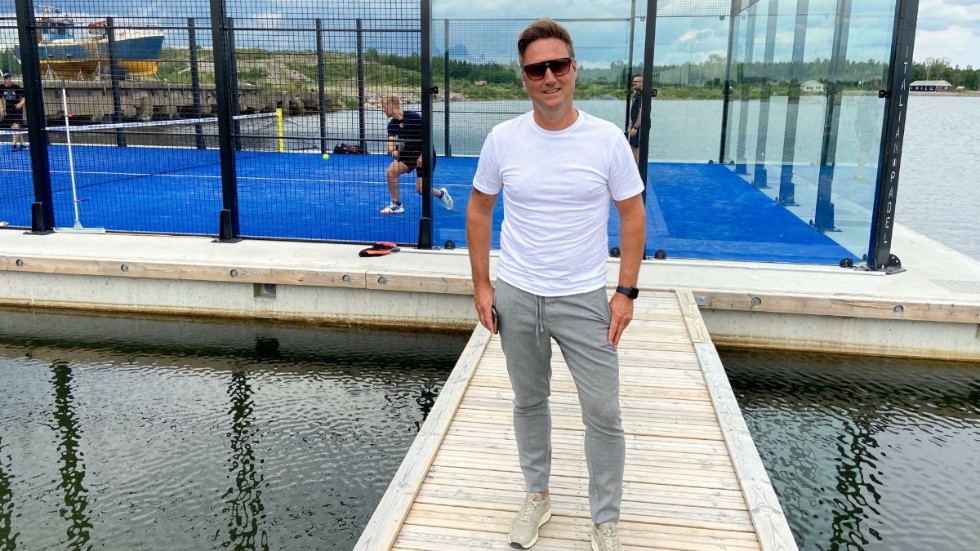 Sveriges andra flytande padelbana har öppnat: ”Behövs inte fler vanliga banor”