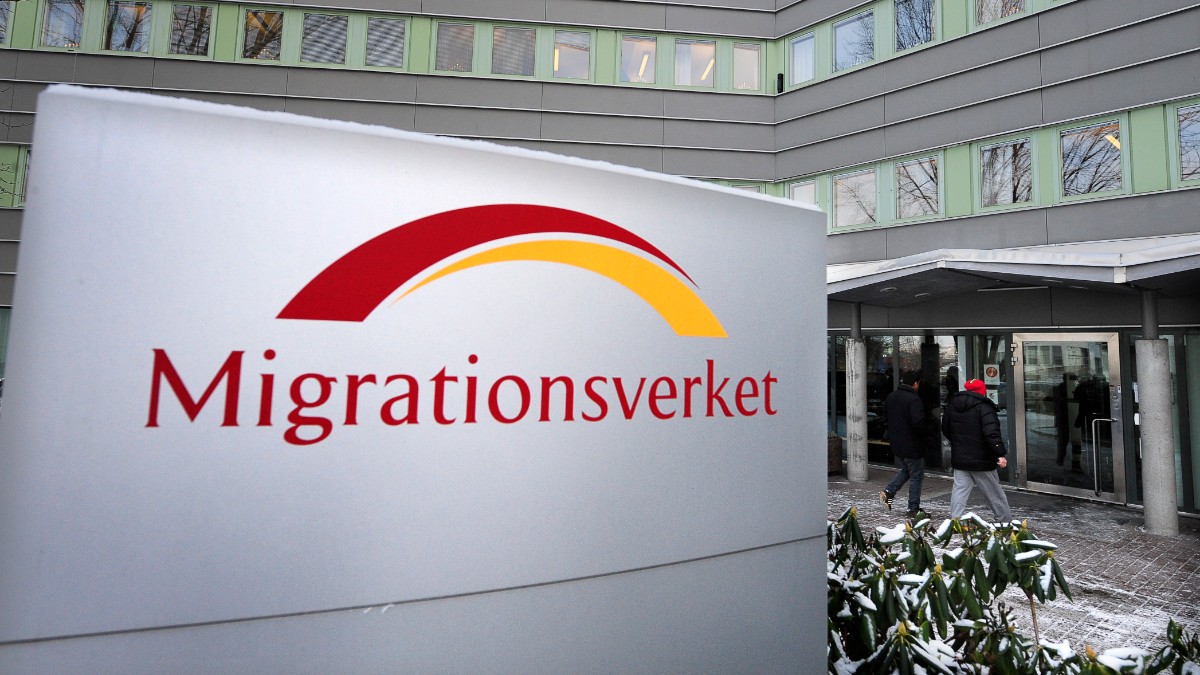 Migrationsverket har 20 000 obesvarade mejl