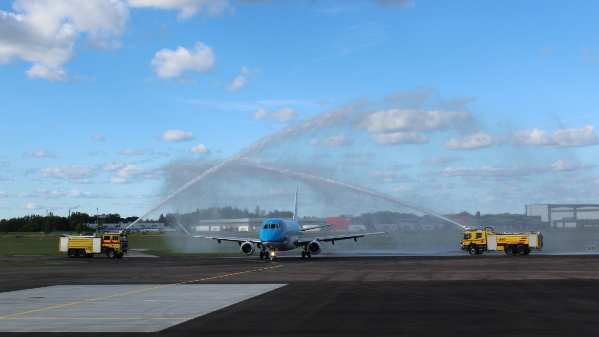 Första flygplanet lyfter från Linköpings flygplats