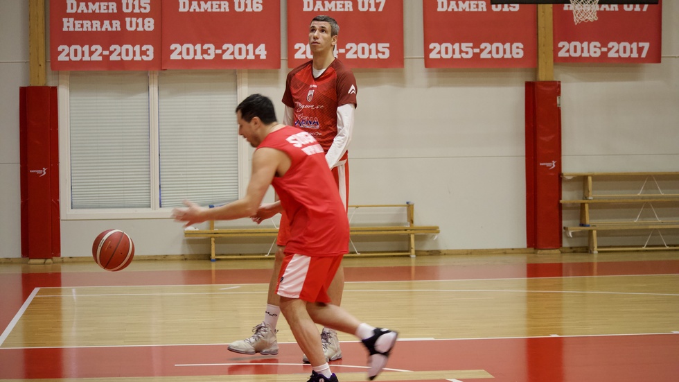 Han är 226 (!) centimeter lång