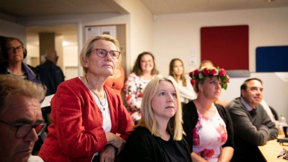 LEDARE: "Medan S vill återta äldreomsorgen i egen regi, är det ett rött skynke för C"