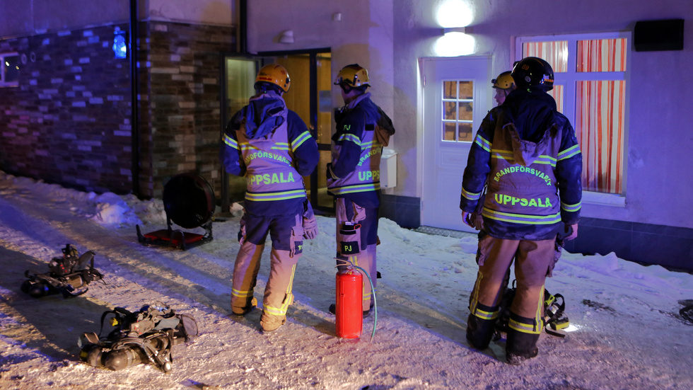 Kraftig brand i lägenhet i Gamla Uppsala – spred sig till vinden
