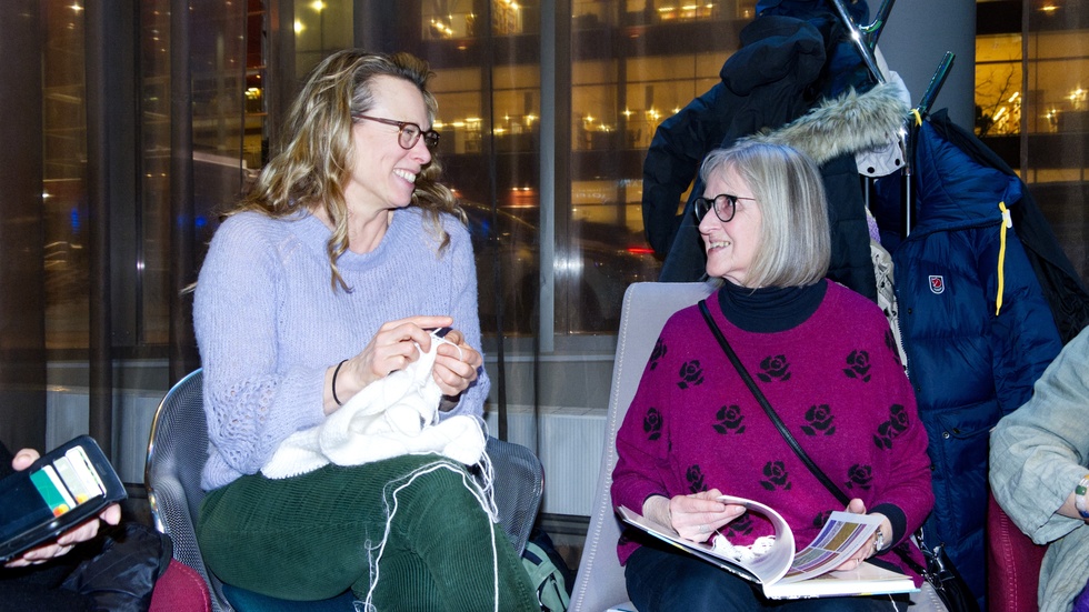 Stickgrupp i Luleå bjuder in till gemenskap: "Det är kravlöst"