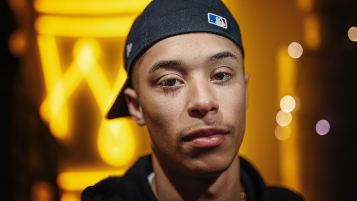 Adaam släpper nya albumet i dag • "Jag vill visa unga att man inte ...