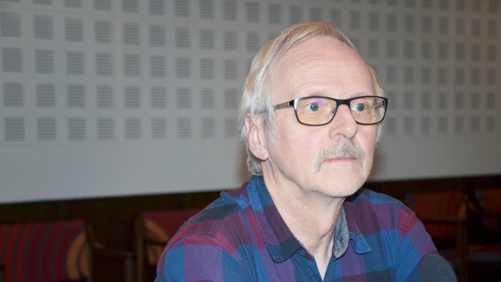 Fortsätter som partiets toppnamn