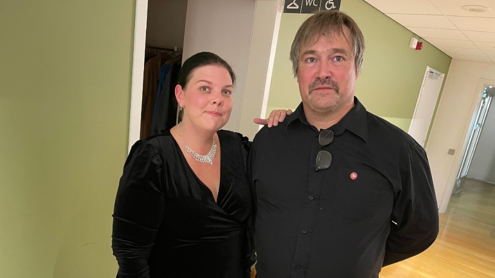 Jubel på S valvaka – både åt sitt eget och MP:s resultat • "Tror vi gör ...