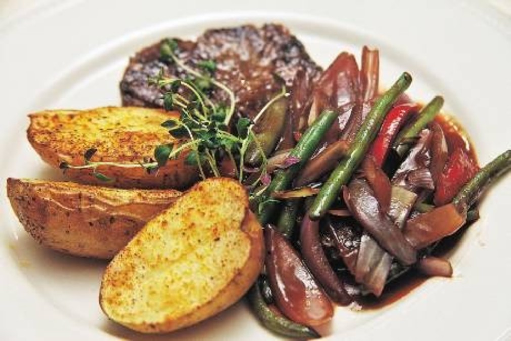 Biffstek med lök i rödvinssky - NT