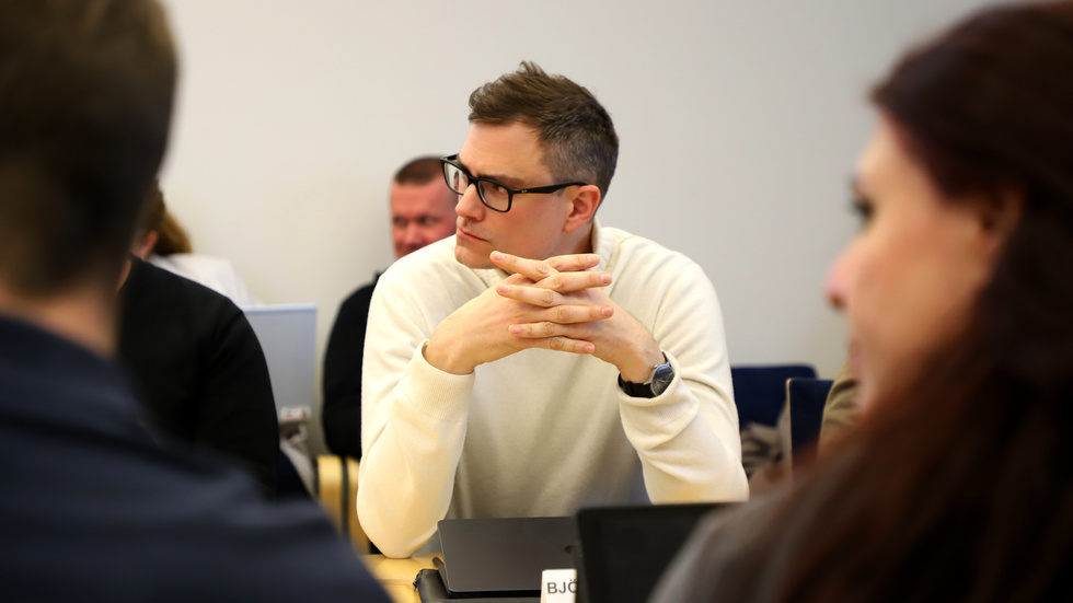 Uteslutna Linköpingspolitikern lämnar inte sin fullmäktigeplats