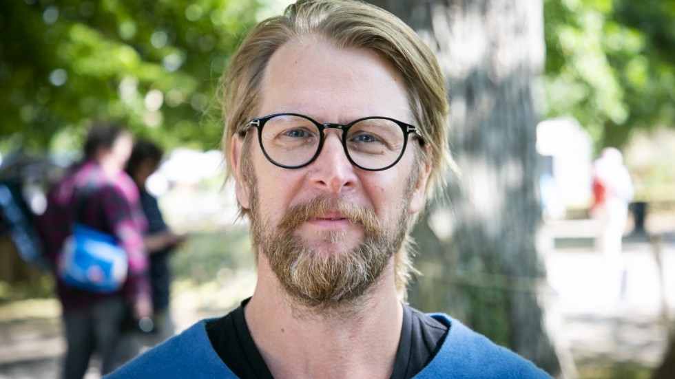 Försäljarnas hårda ord – sågar festivalbanden och marknaden