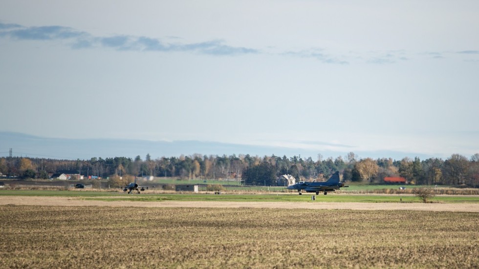 F16 i Uppsala upptäckte de ryska stridsplanen • "Gav startorder till ...