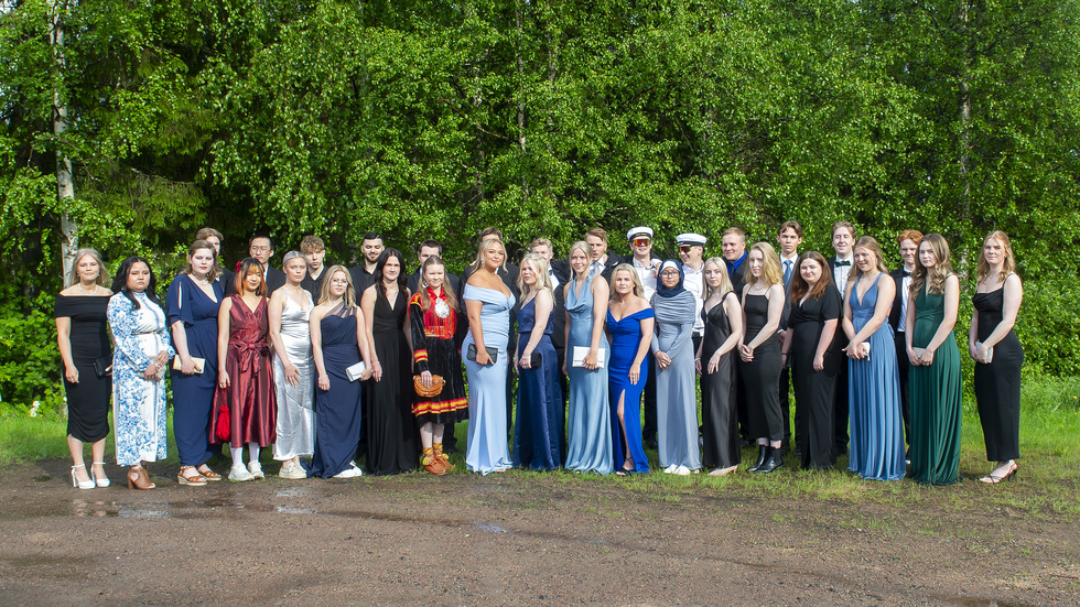 Bildextra: studenter på bal i Pajala