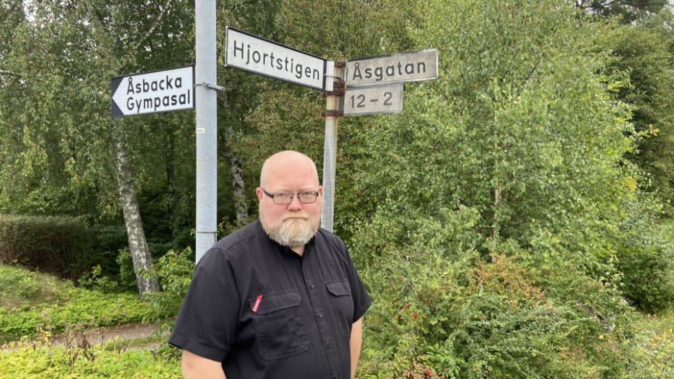 Jonas gata fick dubbelgångare – både gäster och paket hamnar fel