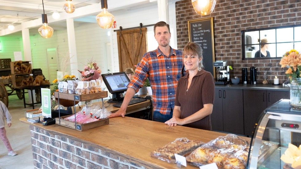 Paret blåste liv i tomma ladan – har öppnat gårdsbutik och kafé