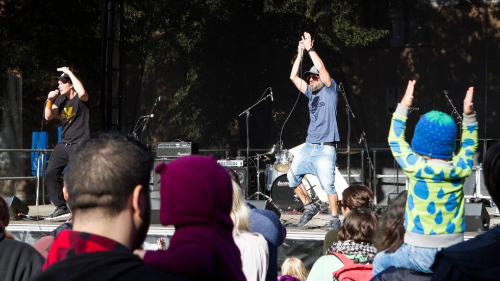 Mat, musik och skoj för barn på stor festdag – "Grannen Måns och kända ...