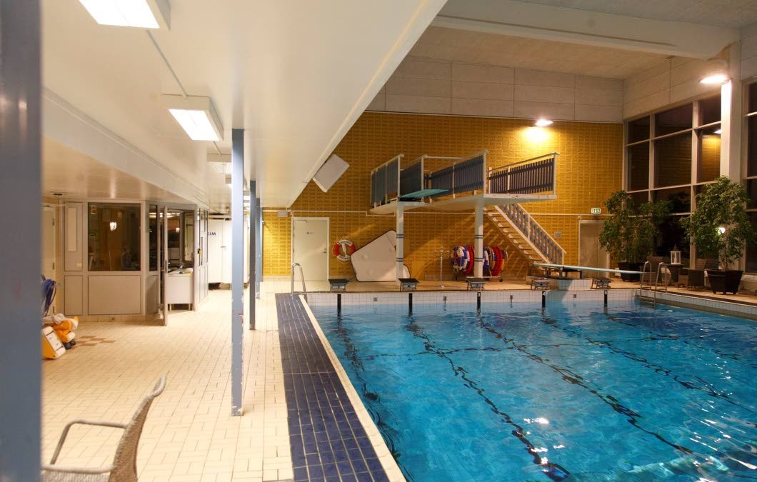Läckage försenar nyöppning av simhallen