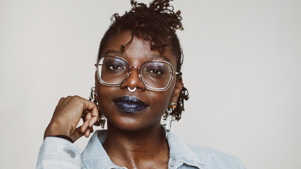 Trångbott för stor familj i Kayo Mpoyis nya roman • Femton personer ...