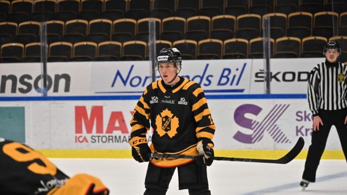 Tre spelare har lämnat AIK:s J20 – JVM-forward kommer in: ”En utmaning”