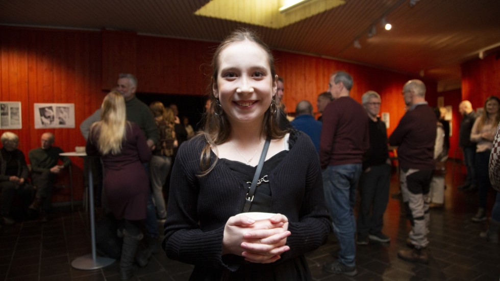 Många ville se efterlängtad premiär – Lassgård minglade innan visningen