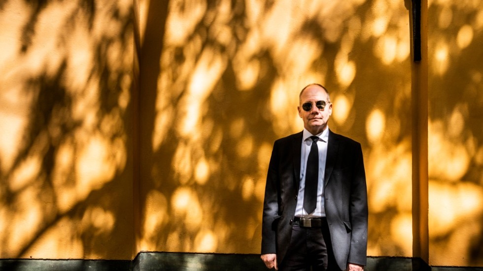 Ursinnig Peter Englund fräschar upp den slitna berättelsen om andra ...