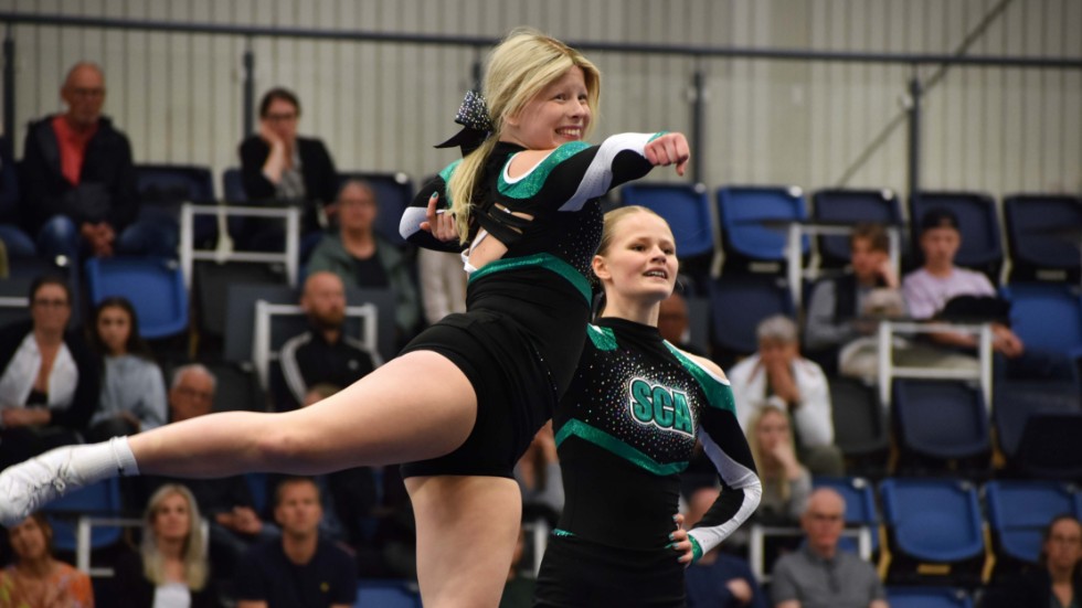 BILDSPEL: Skellefteå Cheerleadings bjöd på ny show