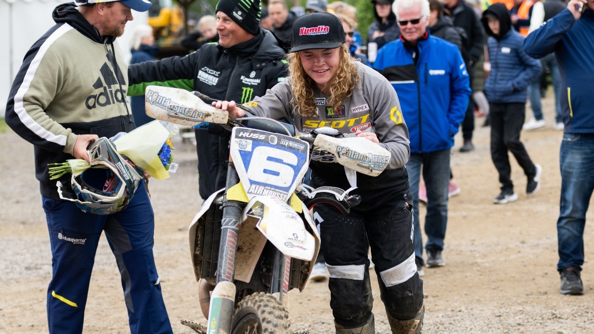 Matilda Huss i våldsam krasch • "Benet stod rakt upp" – körde ändå ...