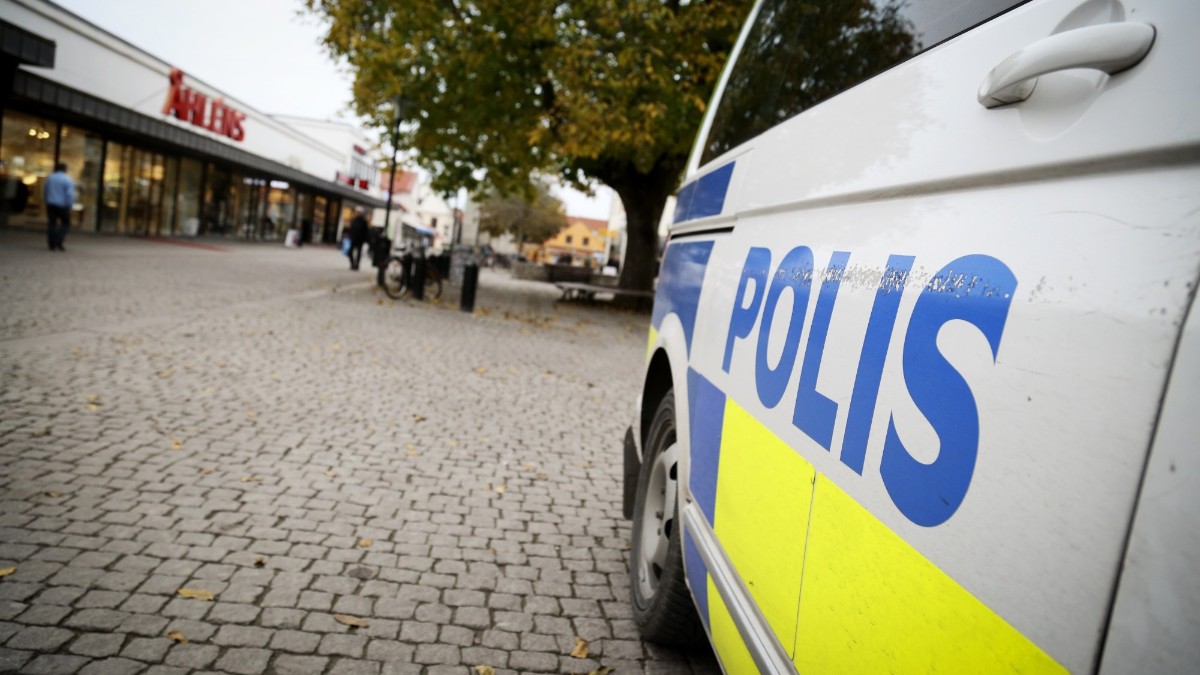 Stod och skrek utan för snabbmatsrestaurang på Östercentrum