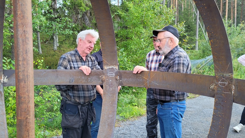 Enkelt val när byn byggde sitt monument • "Det blev en jordglob – byn ...