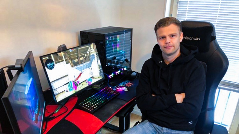 "Werren", 28, sa upp sig – nu lever han på e-sport: ”Man får nypa sig i ...