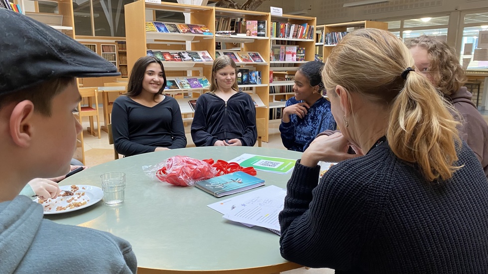 Elever ordnar sin egen alla hjärtans fest