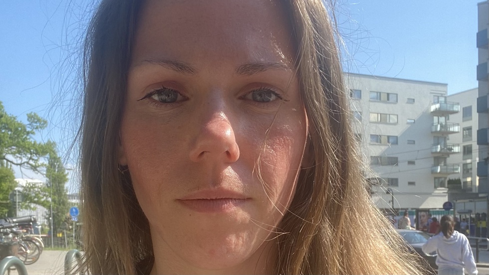 Man har bosatt sig på perrongen i Vagnhärad – oroliga larmar